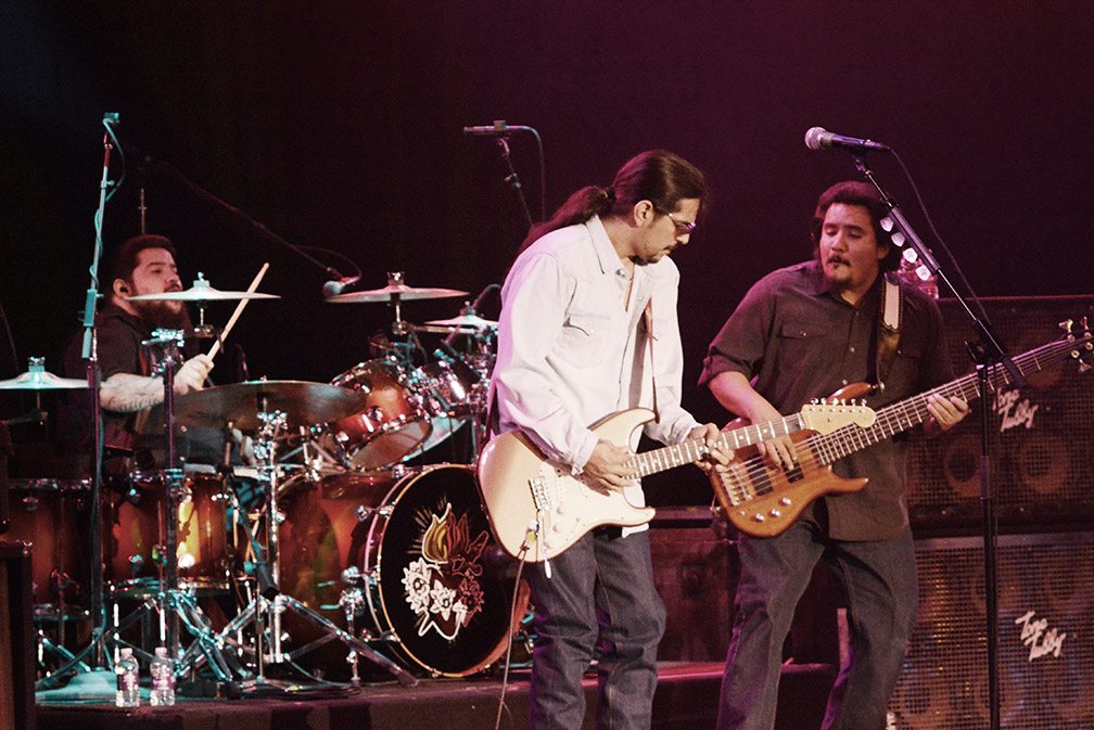 Los Lonely Boys bring new highs to mountain town